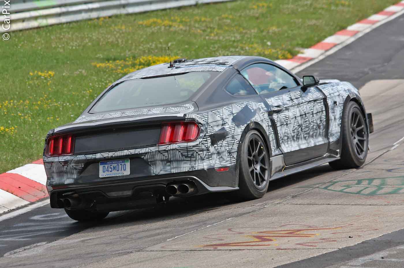 Pequeno susto nos testes do Ford Mustang SVT